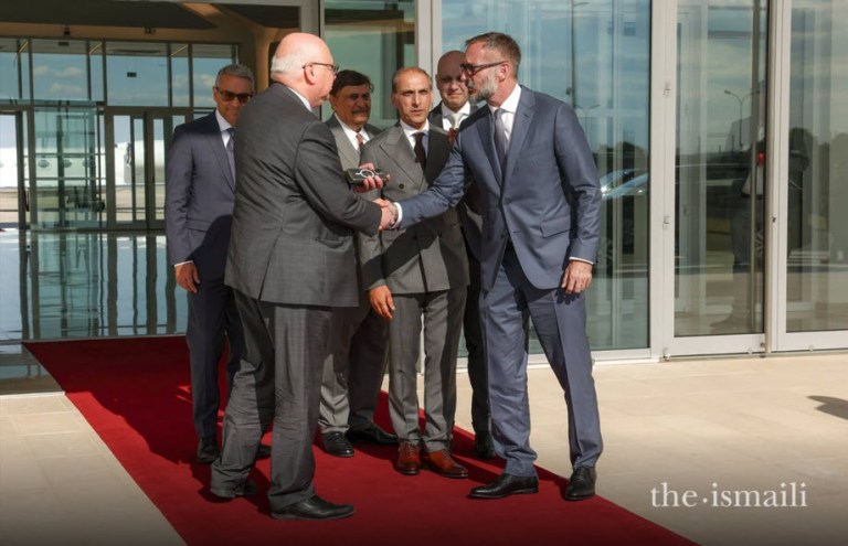 France | Mawlana Hazar Imam Aga Khan V signs development agreements ...