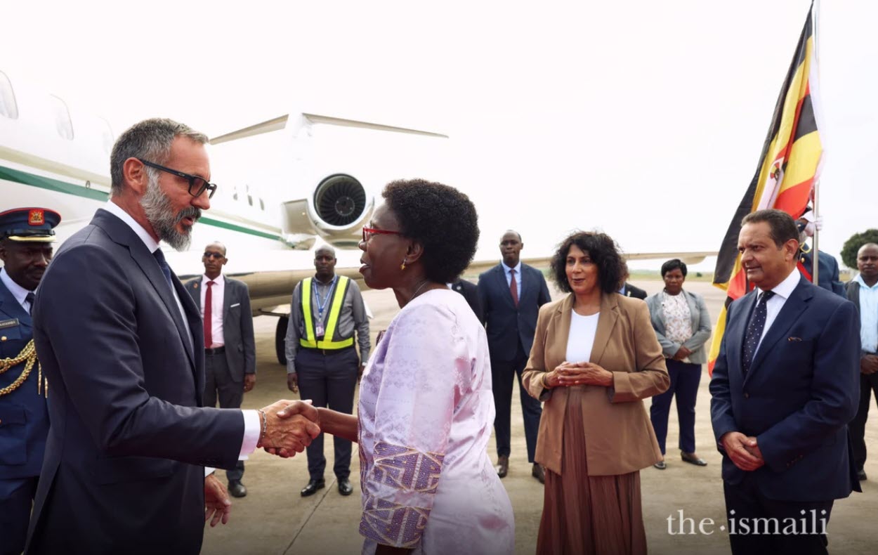 Uganda | Mawlana Hazar Imam Aga Khan V Arrived at Entebbe – Ismailimail